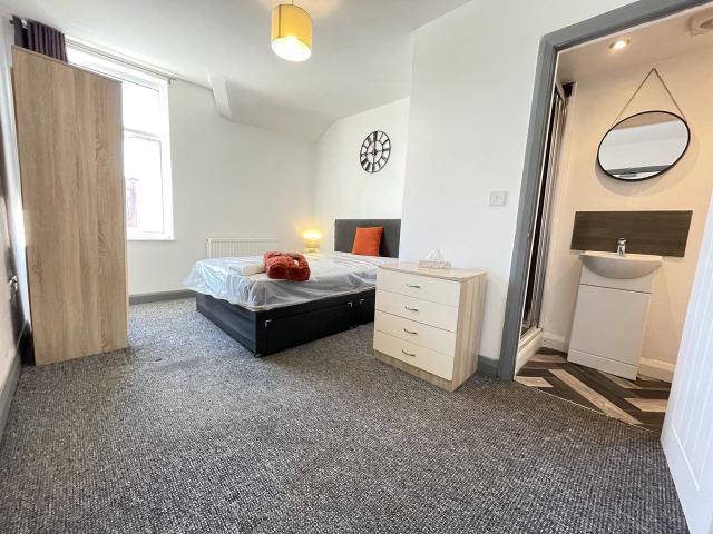 Room at Crowthorn Road, Tameside