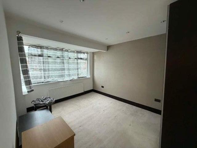 Room at Crow Lane, Greater London