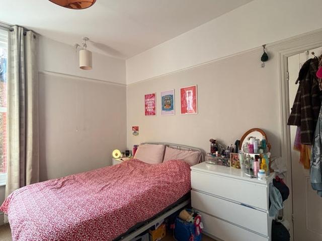 Room at Crowborough Road, Greater London