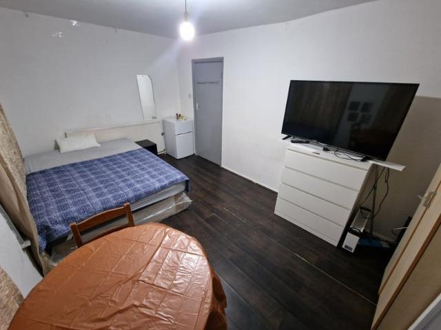 Room at Crowhurst Close, Greater London