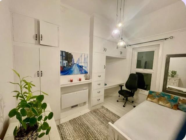 Room at Crown Lane, Greater London