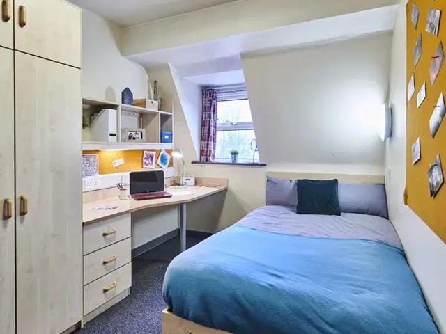 Room at Crown Street, Liverpool