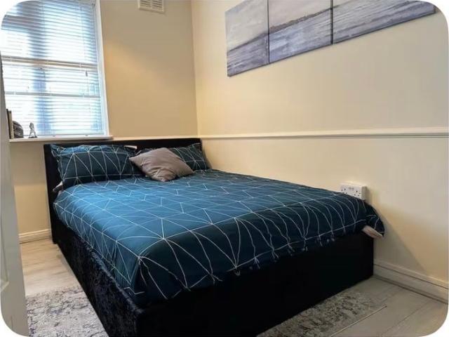 Room at Crownstone Road, Greater London