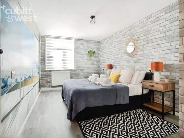 Room at Croydon Road, Caterham