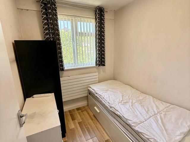 Room at Croydon Road, Caterham