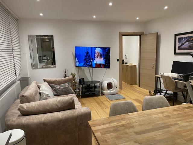 Room at Croydon Road, Greater London