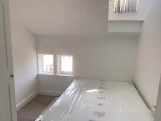 Room at Croydon Road, Greater London