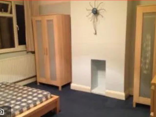 Room at Croydon Road, Greater London