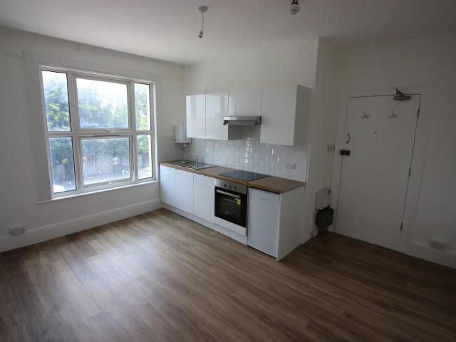 Room at Croydon Road, Greater London