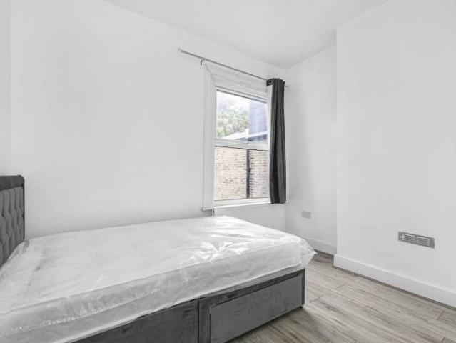 Room at Crusoe Road, Greater London