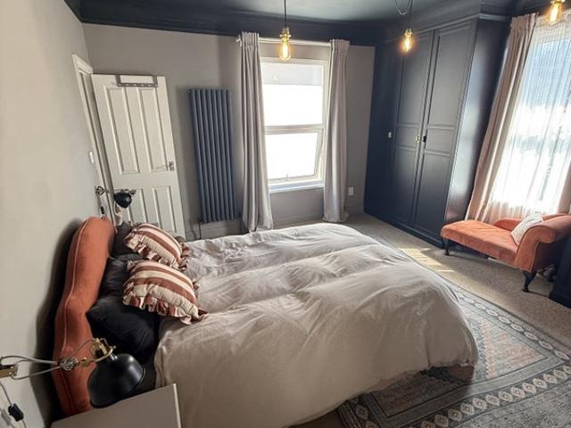 Room at Ducie Road, Bristol