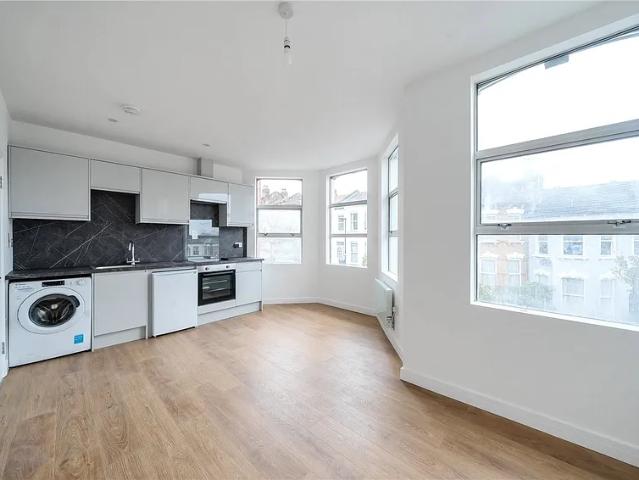 Room at Duckett Road, Greater London