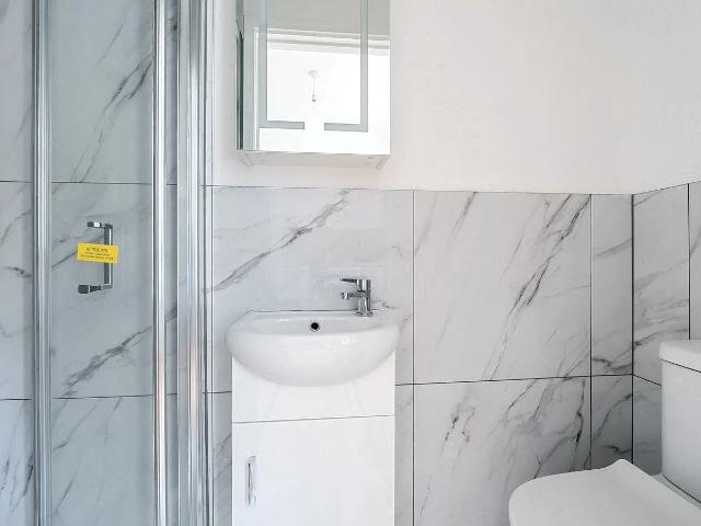 Room at Duckett Road, Greater London