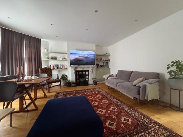 Room at Duckett Road, Greater London
