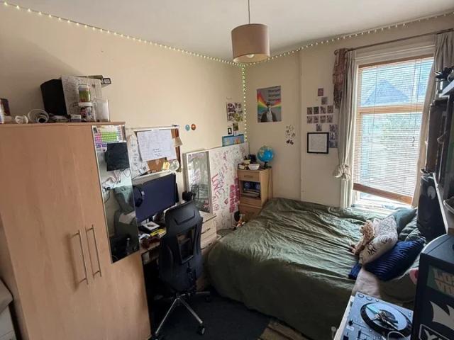 Room at Duckett Road, Greater London