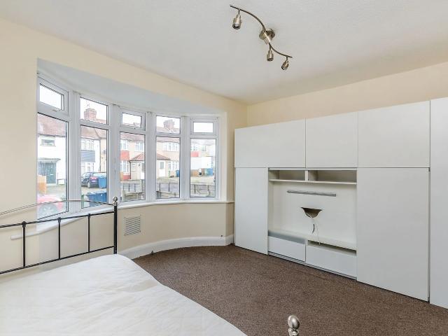 Room at Dudley Road, Greater London