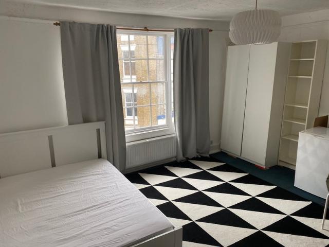 Room at Duke's Road, Greater London
