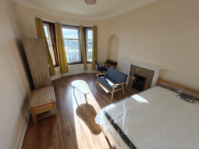 Room at Dumbarton Road, Glasgow