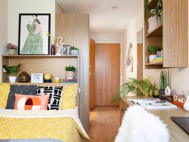 Room at Dumbarton Road, Glasgow