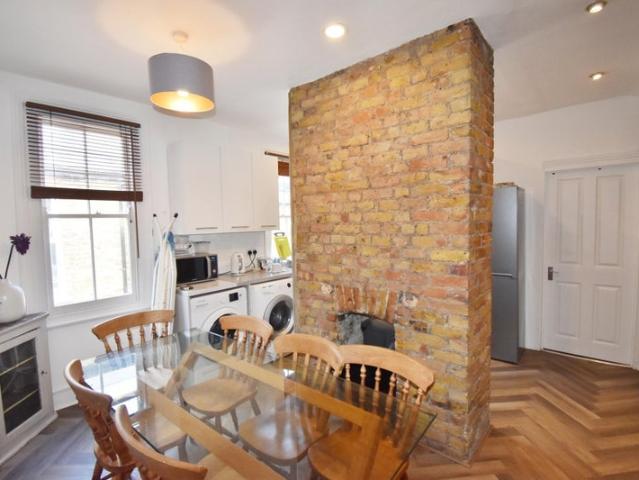 Room at Dumbarton Road, Greater London