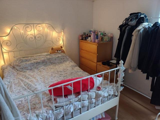 Room at Dumbiedykes Road, City of Edinburgh