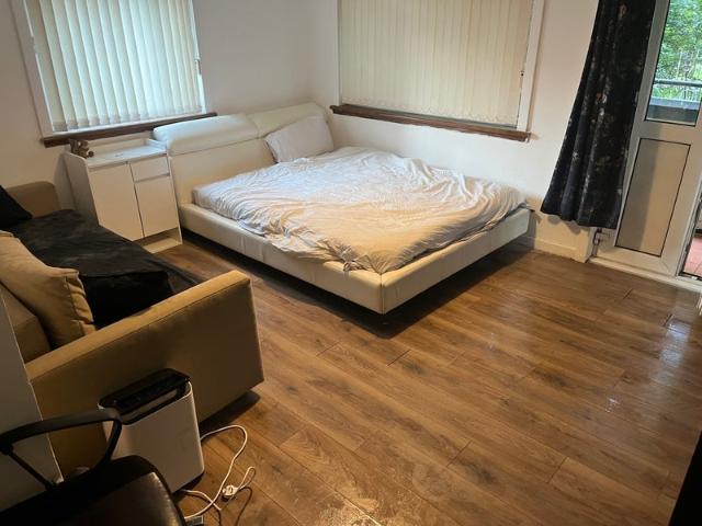 Room at Dumbiedykes Road, City of Edinburgh