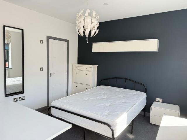Room at Dun Fields, Sheffield