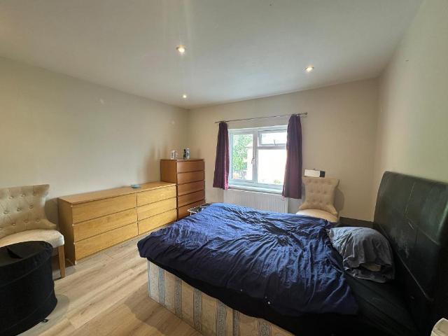 Room at Duncan Grove, Greater London