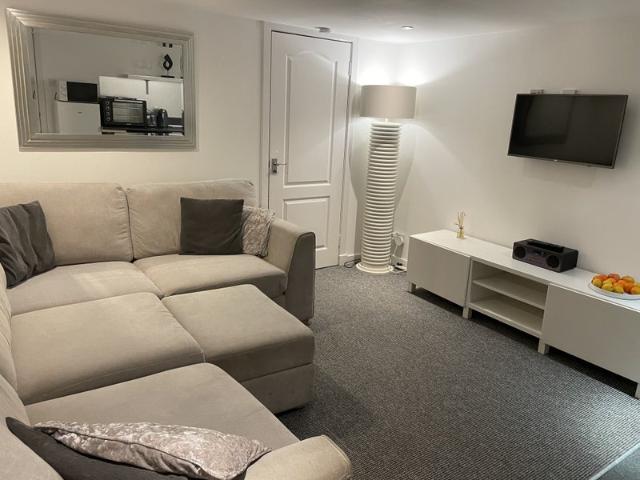 Room at Duncrub Drive, Glasgow