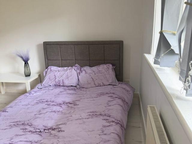 Room at Dundee Path, Glasgow