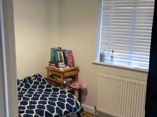 Room at Dundee Road, Greater London
