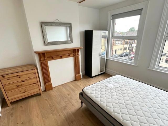 Room at Dundee Road, Greater London