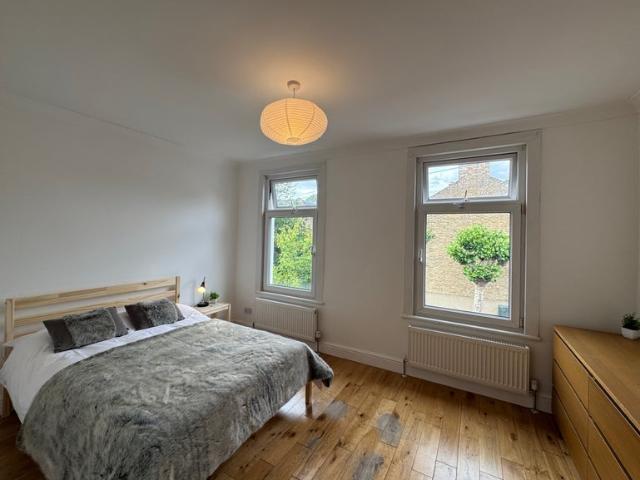Room at Dundee Road, Greater London