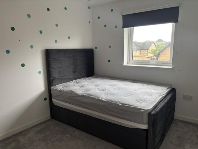 Room at Dunside Drive, Glasgow