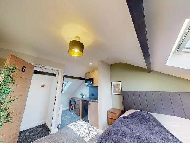 Room at Durnford Street, Middleton