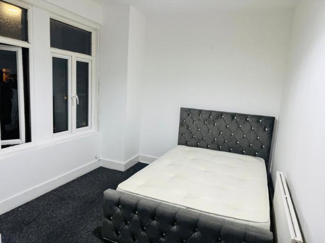 Room at Durban Road, Greater London