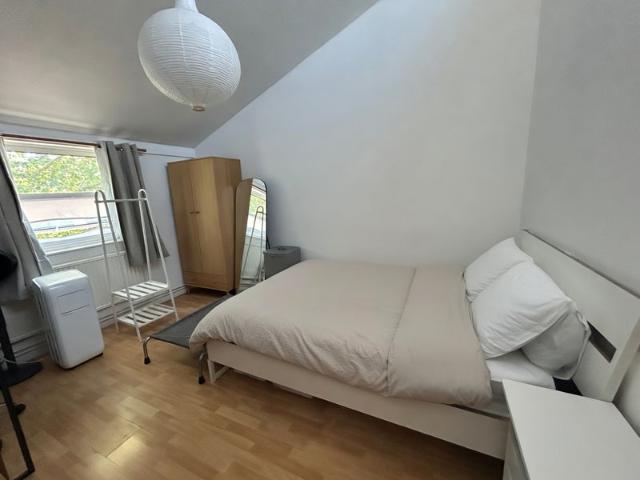 Room at Durham Road, Greater London
