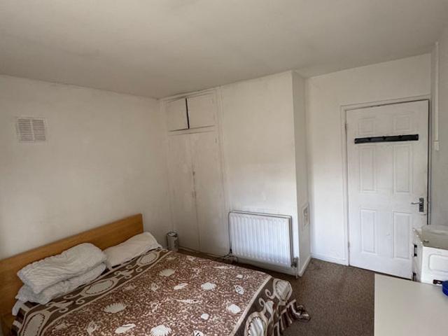 Room at Dursley Gardens, Greater London
