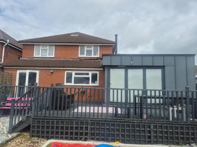 Room at Dursley Road, Bristol
