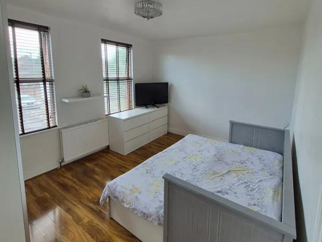 Room at Dyson's Road, Greater London