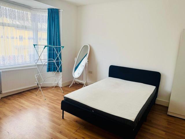 Room at Dyson's Road, Greater London