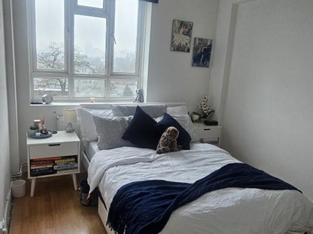 Room at Dagnall Street, Greater London