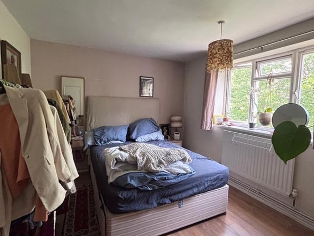 Room at Dagnall Street, Greater London