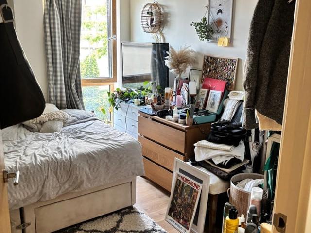 Room at Dairy Close, Greater London