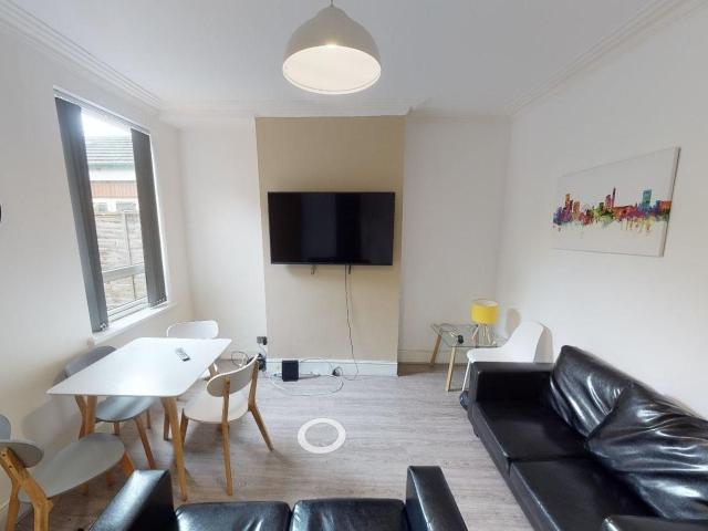 Room at Daisy Road, Birmingham