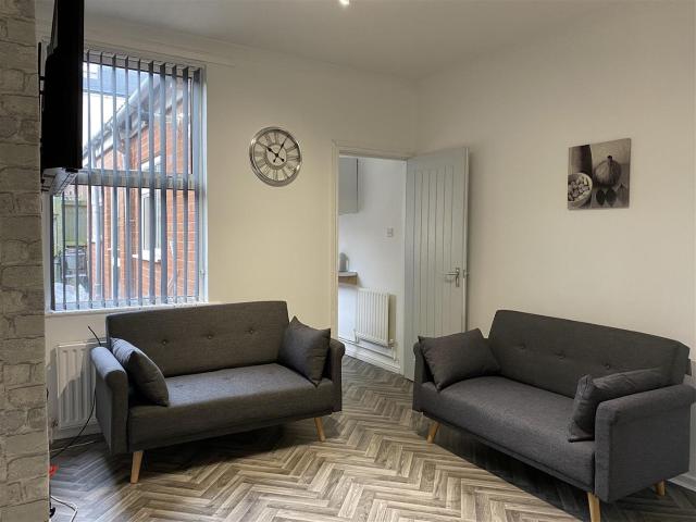 Room at Daisy Road, Birmingham