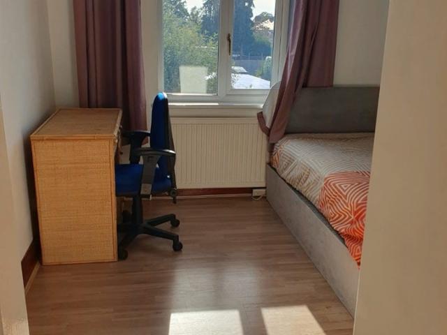 Room at Dale Avenue, Greater London