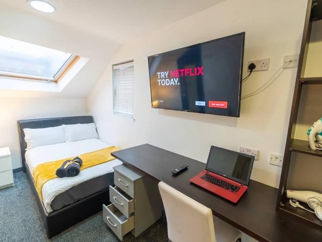 Room at Dale Road, Birmingham
