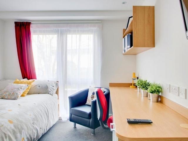 Room at Dale Road, Birmingham
