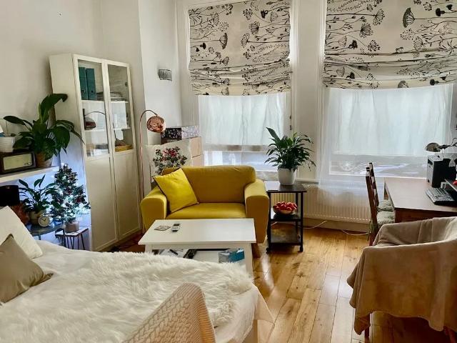 Room at Dalebury Road, Greater London